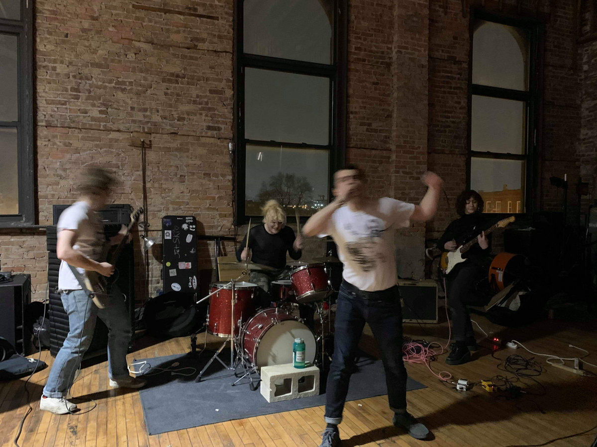 MRR Radio - MAXIMUM ROCKNROLL